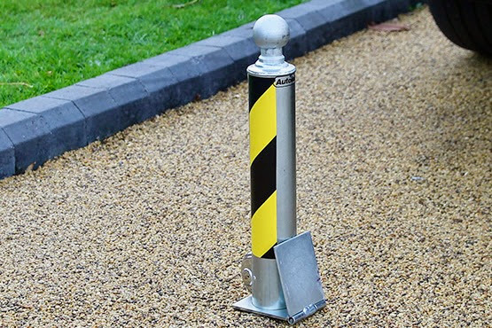 Trailer Security Post for Top Protection | Barriers Direct | Barriers ...